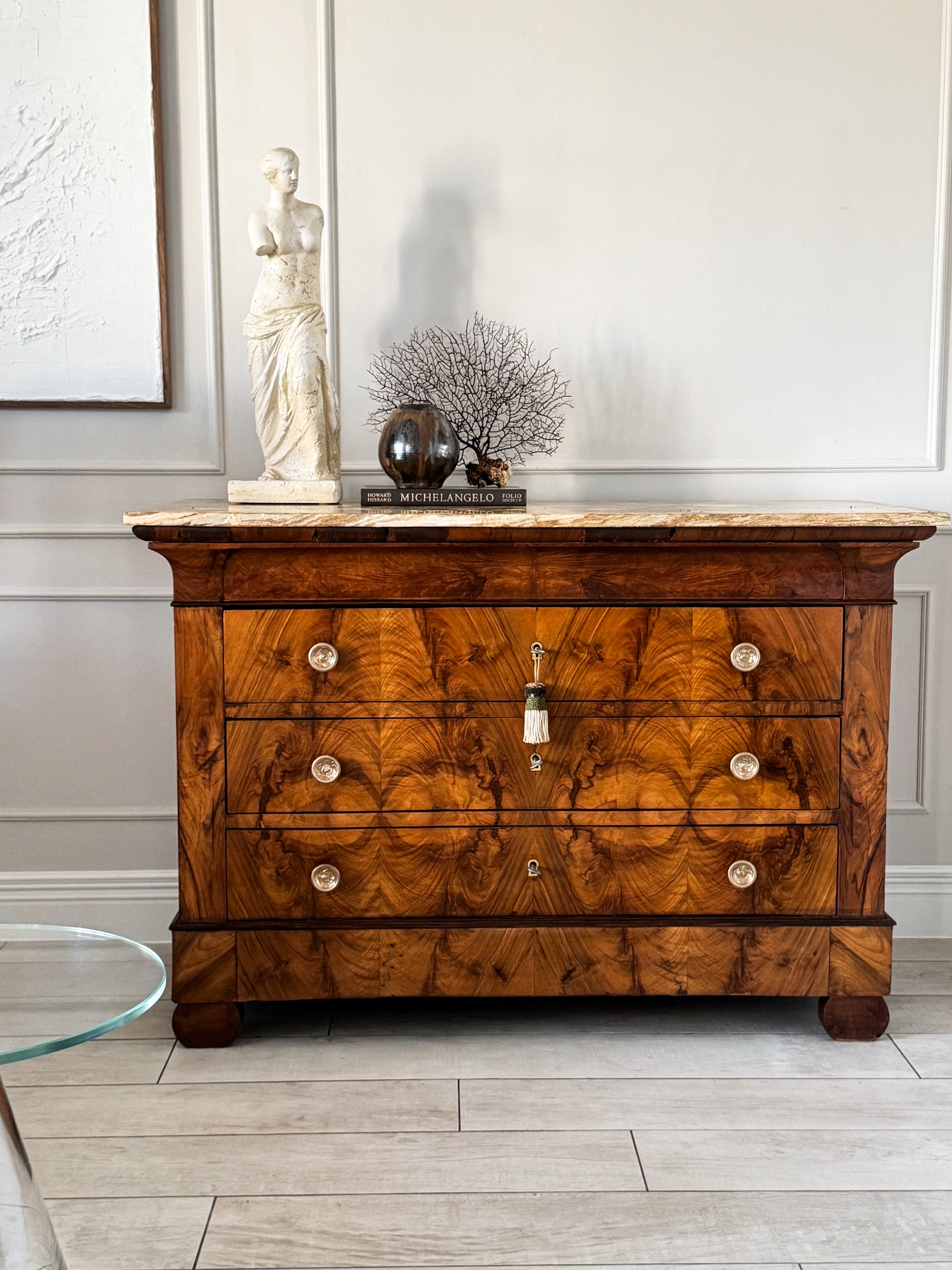Antike Biedermeier Kommode mit Marmorplatte Nussbaum, schöne Maserung